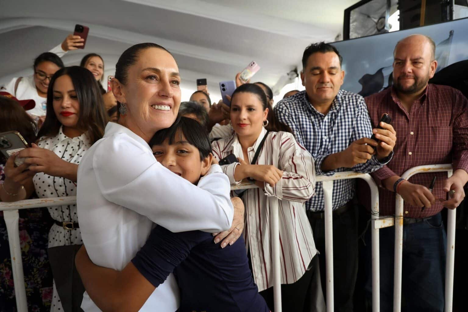 Snekyly decided to try color because of her pictures.